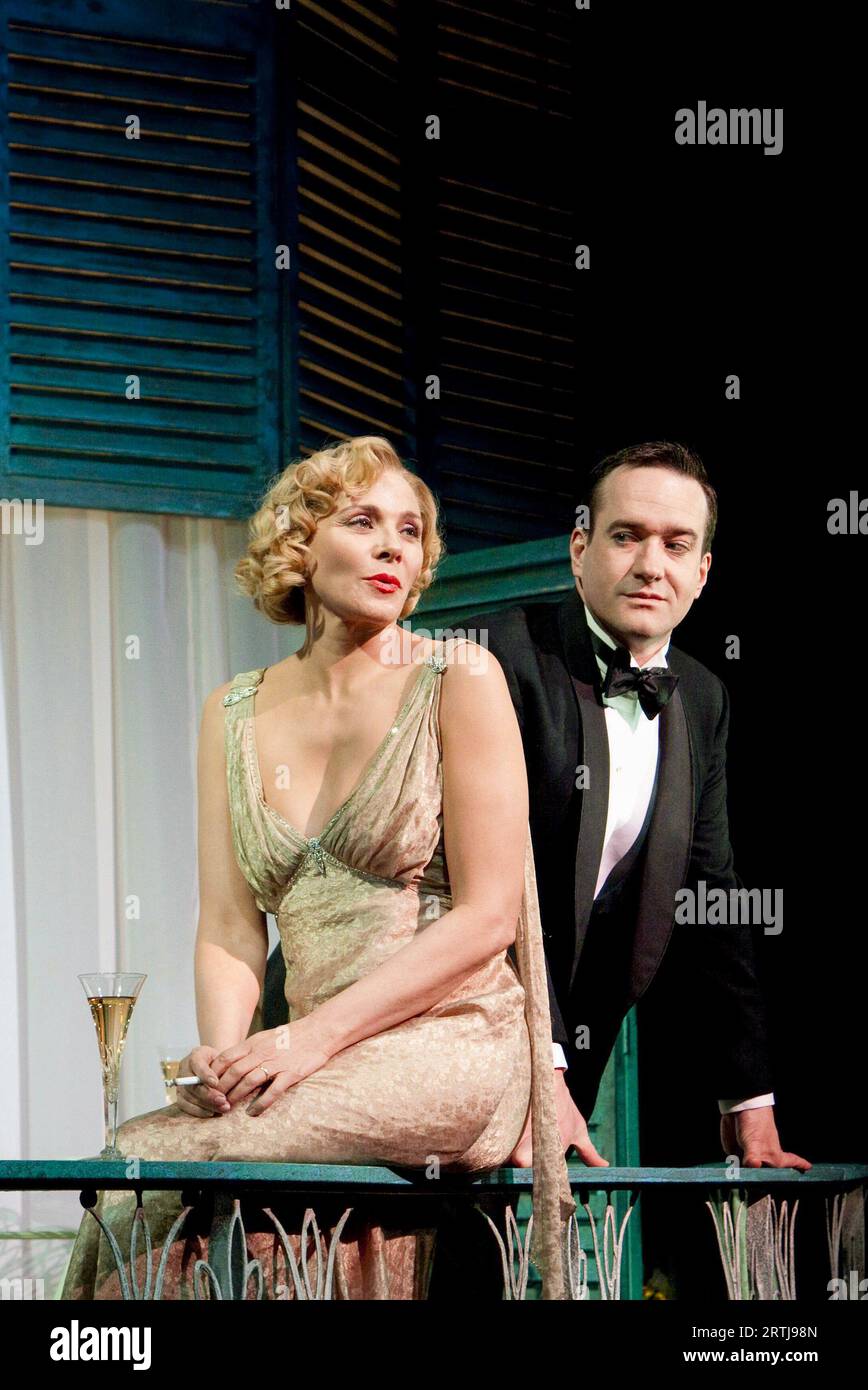 Kim Cattrall (Amanda Prynne), Matthew Macfadyen (Elyot Chase) in ...