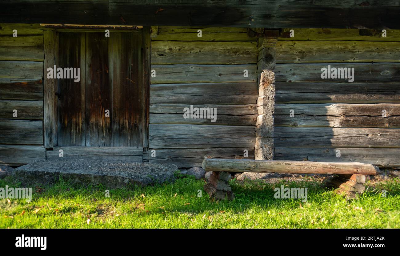 Bench wood outside old hi-res stock photography and images - Alamy
