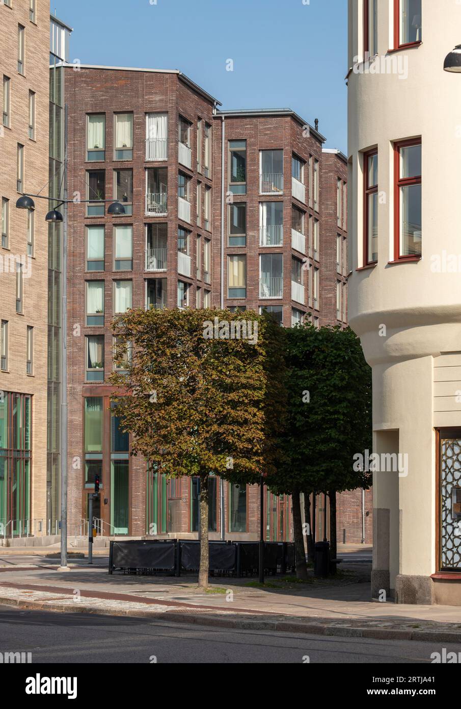 City street with trees hi-res stock photography and images - Alamy