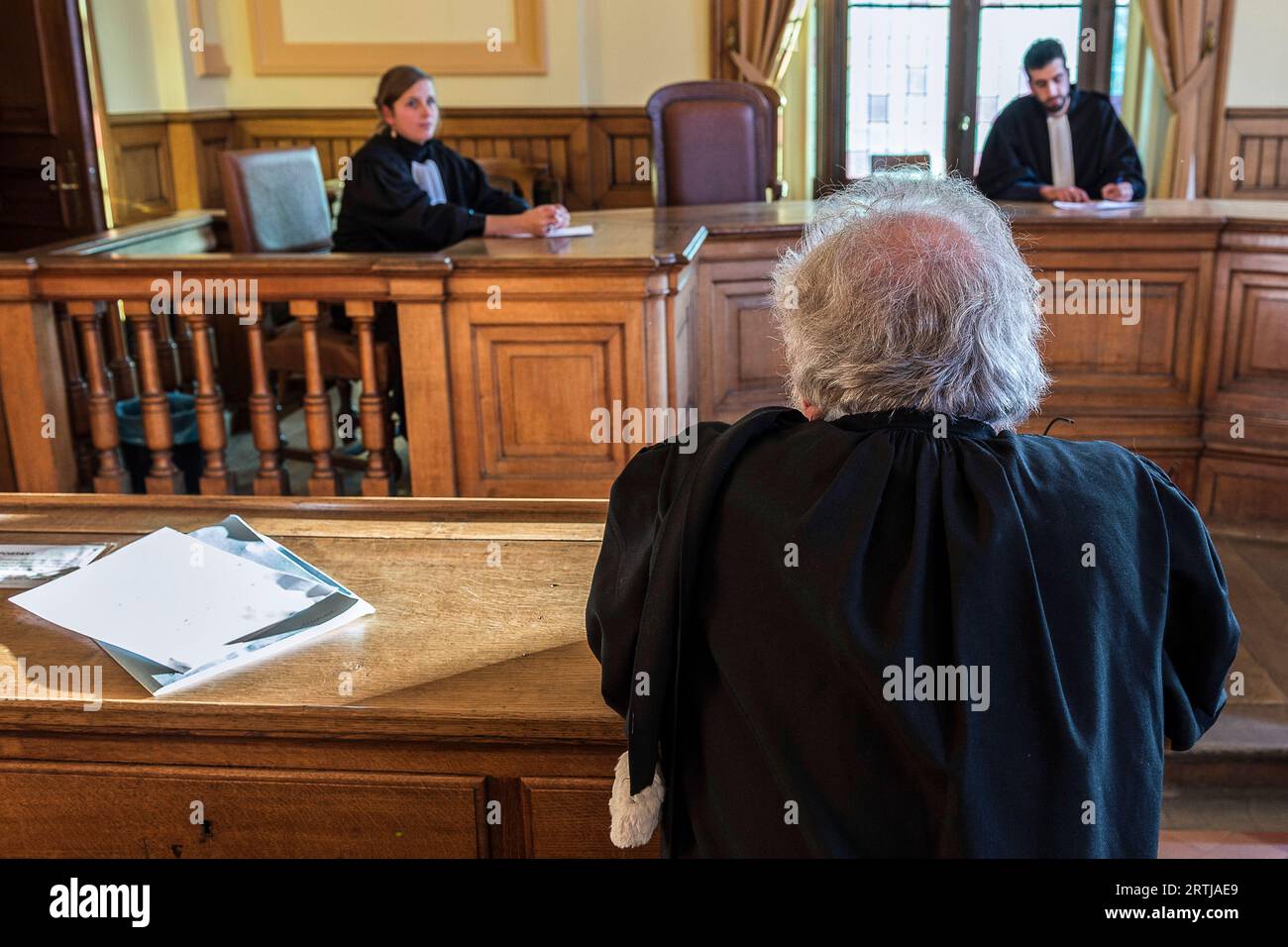 Avocat plaidant hi-res stock photography and images - Alamy