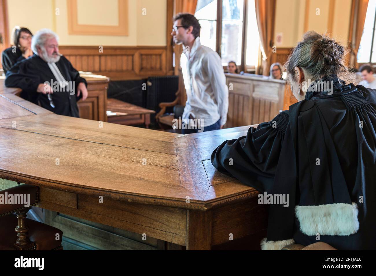 Avocat plaidant hi-res stock photography and images - Alamy