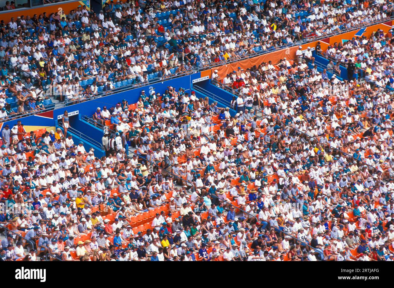 Photography crowd spectator stadium hi-res stock photography and images ...