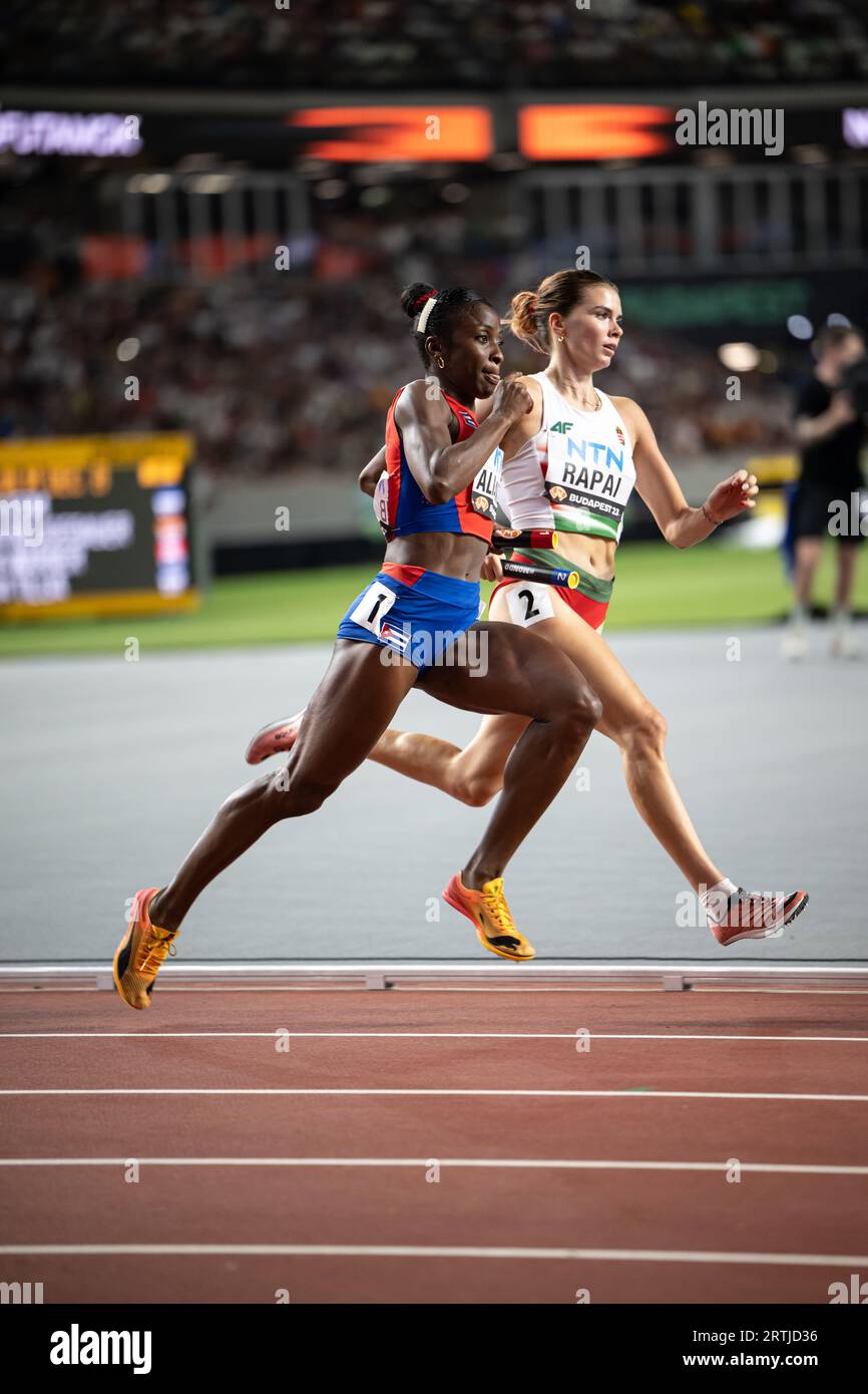 Rose Mary Almanza participating in the 4X400 meters relay at the World ...