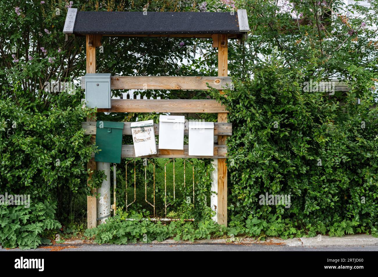 Mail stand hi-res stock photography and images - Alamy
