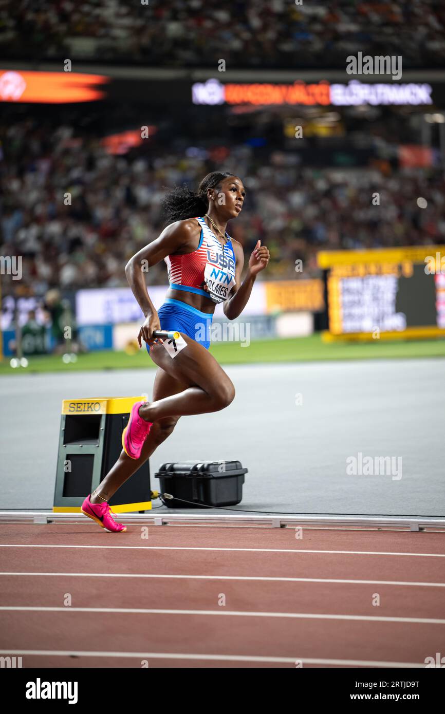 Alexis Holmes participating in the 4X400 meters relay at the World ...