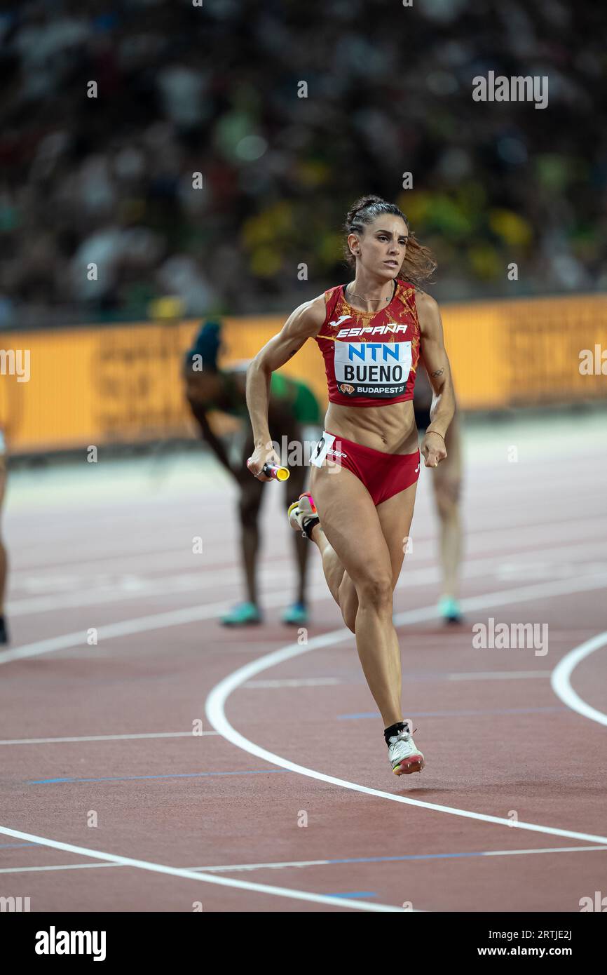 Laura Bueno participating in the 4X400 meters relay at the World ...