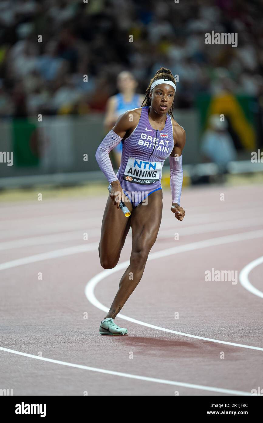 Amber Anning participating in the 4X400 meters relay at the World ...
