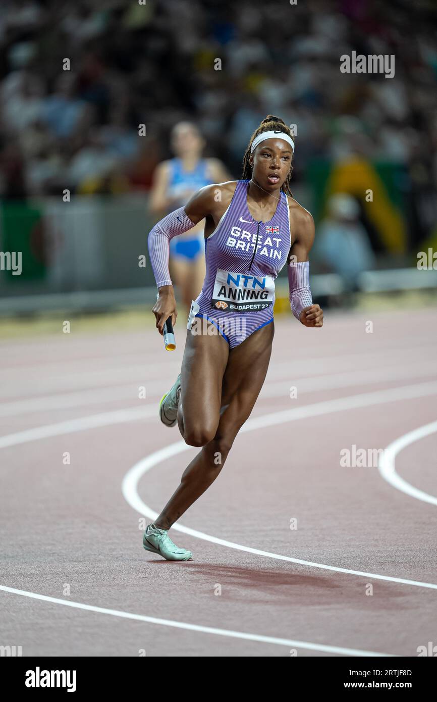 Amber Anning participating in the 4X400 meters relay at the World ...