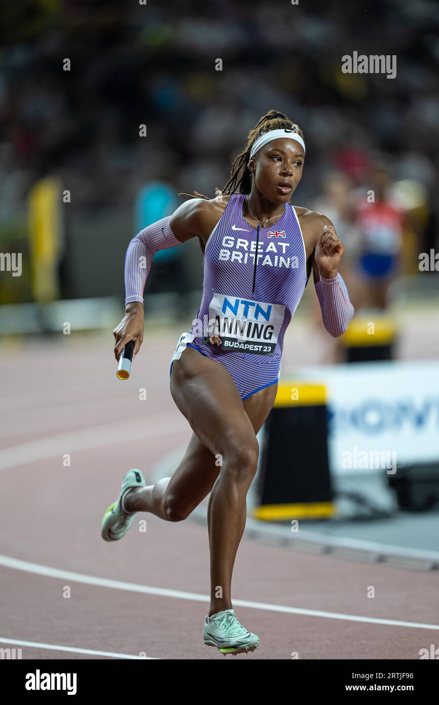 Amber Anning participating in the 4X400 meters relay at the World ...