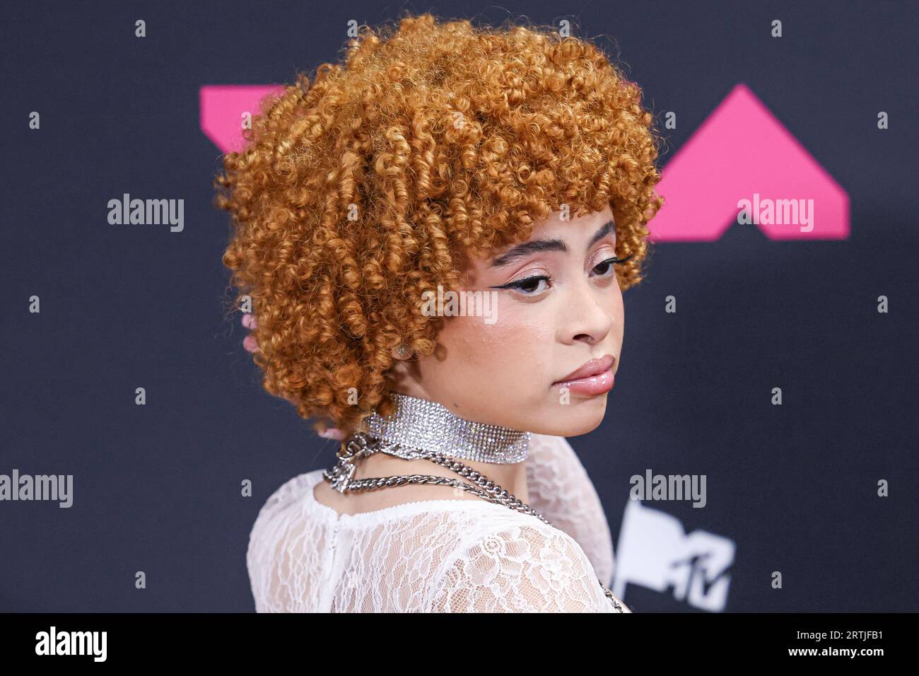 Ice spice poses hi-res stock photography and images - Alamy