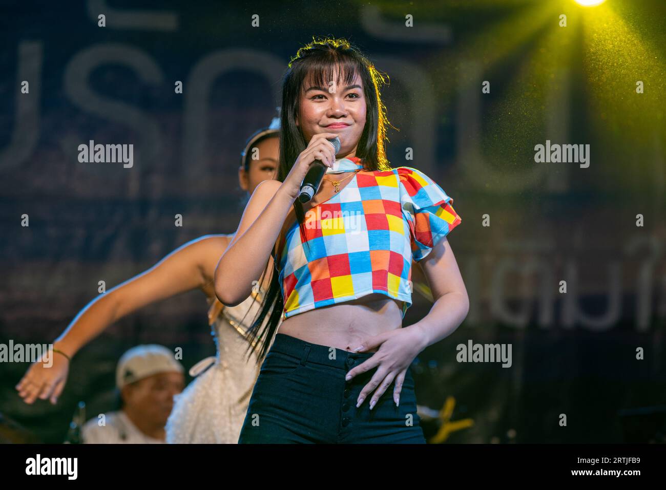 Female thai singer hi-res stock photography and images - Alamy