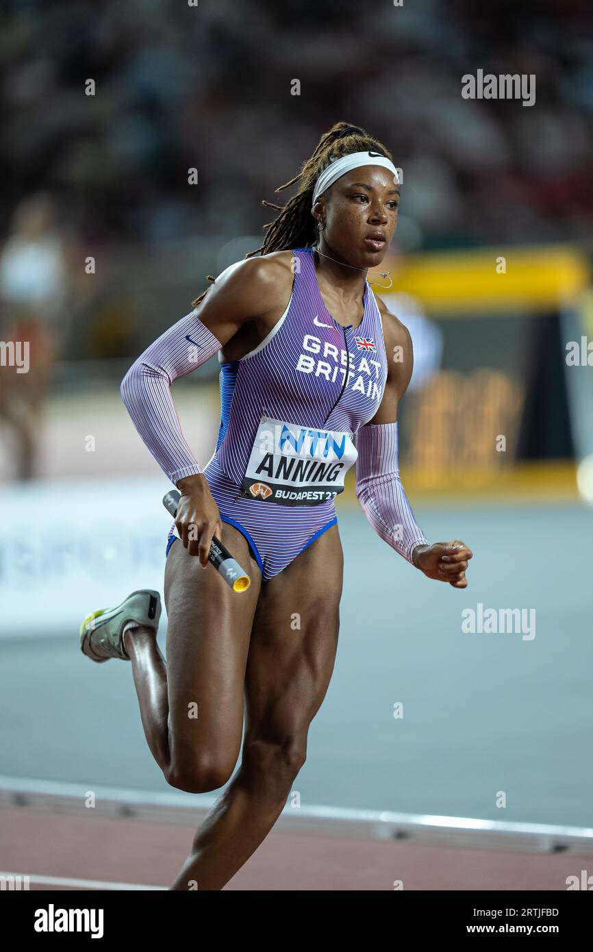 Amber Anning participating in the 4X400 meters relay at the World ...