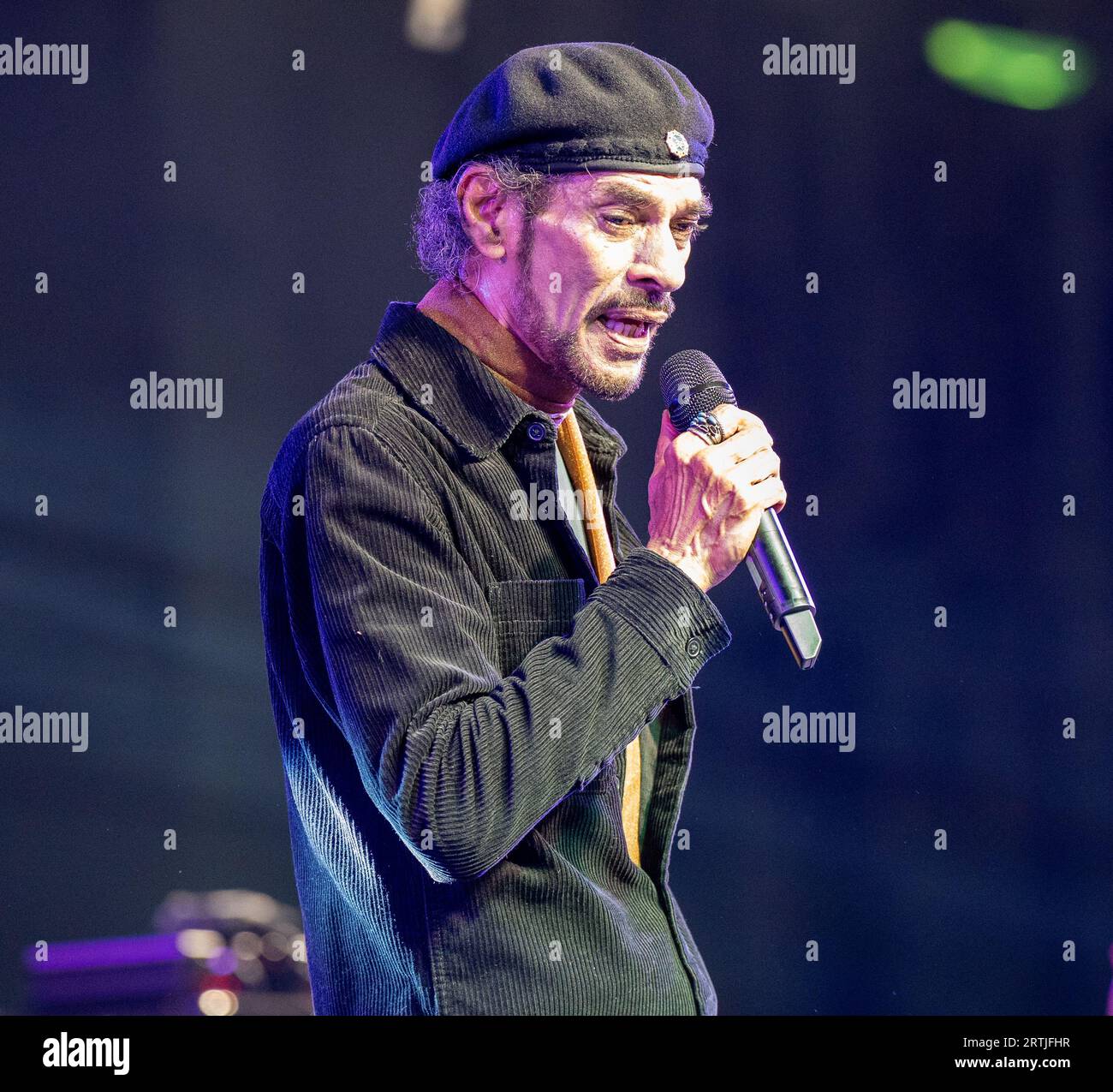 Muslim bands hi-res stock photography and images - Alamy