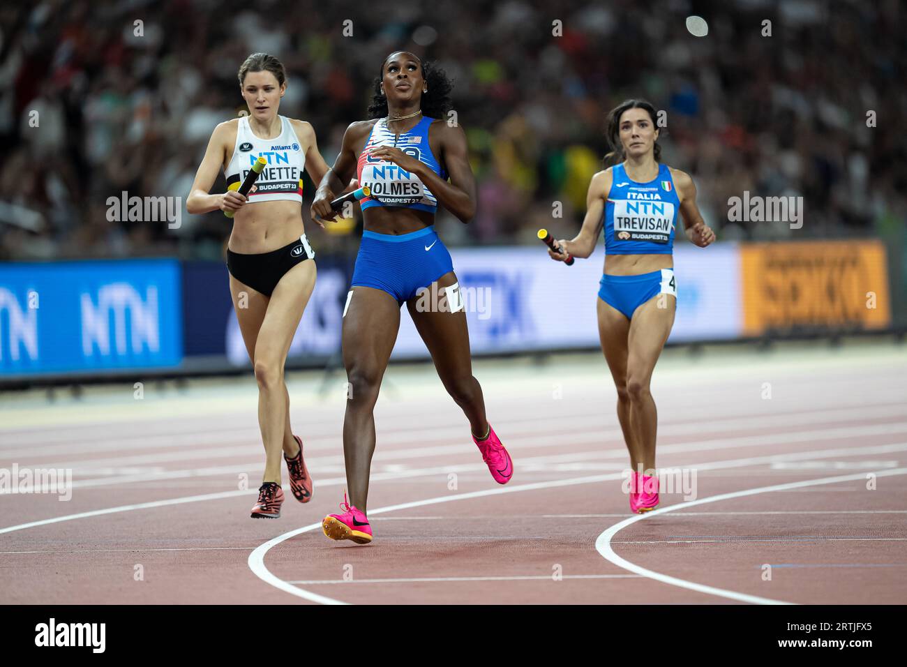 Alexis Holmes participating in the 4X400 meters relay at the World ...
