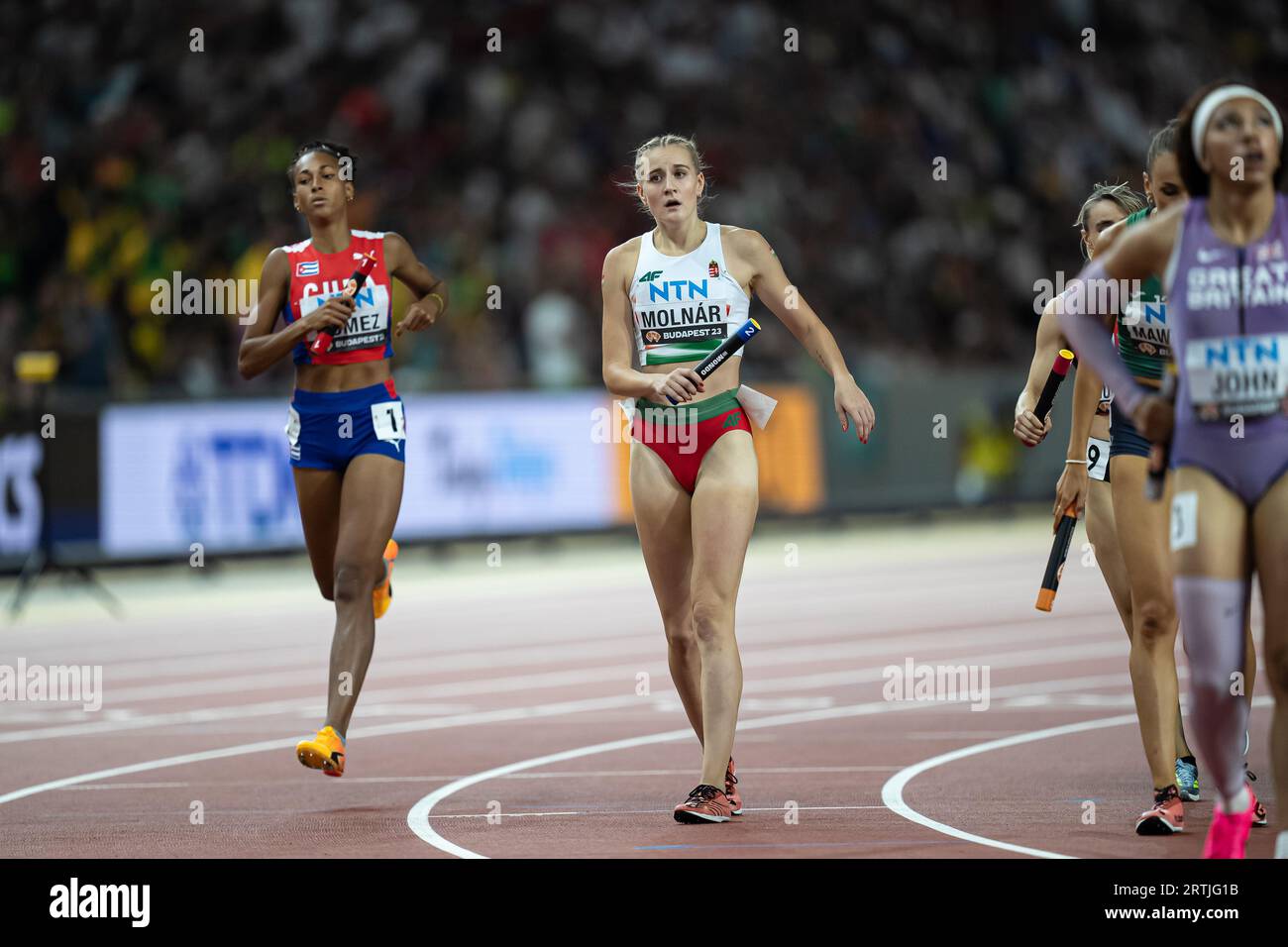 Janka Molnár participating in the 4X400 meters relay at the World ...