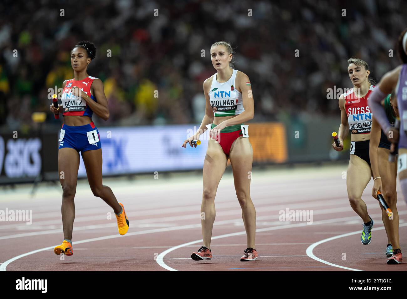 Janka Molnár participating in the 4X400 meters relay at the World ...