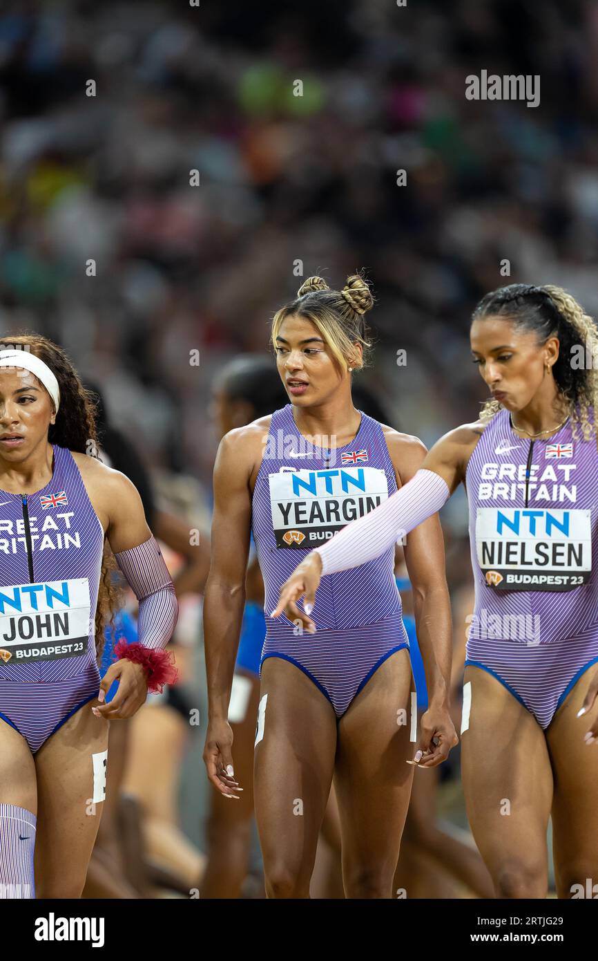Nicole Yeargin participating in the 4X400 meters relay at the World ...