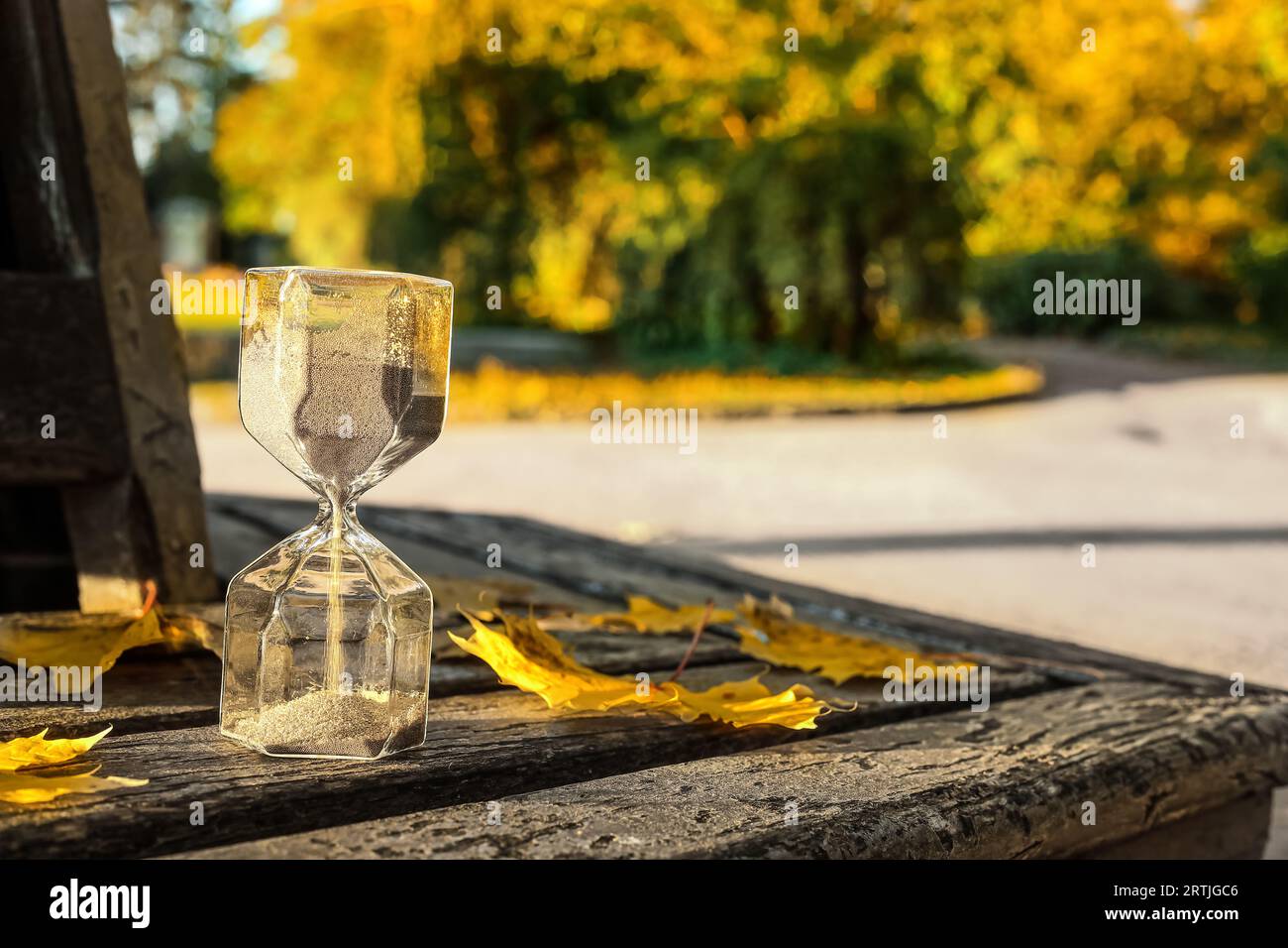 Hourglass park hi-res stock photography and images - Alamy