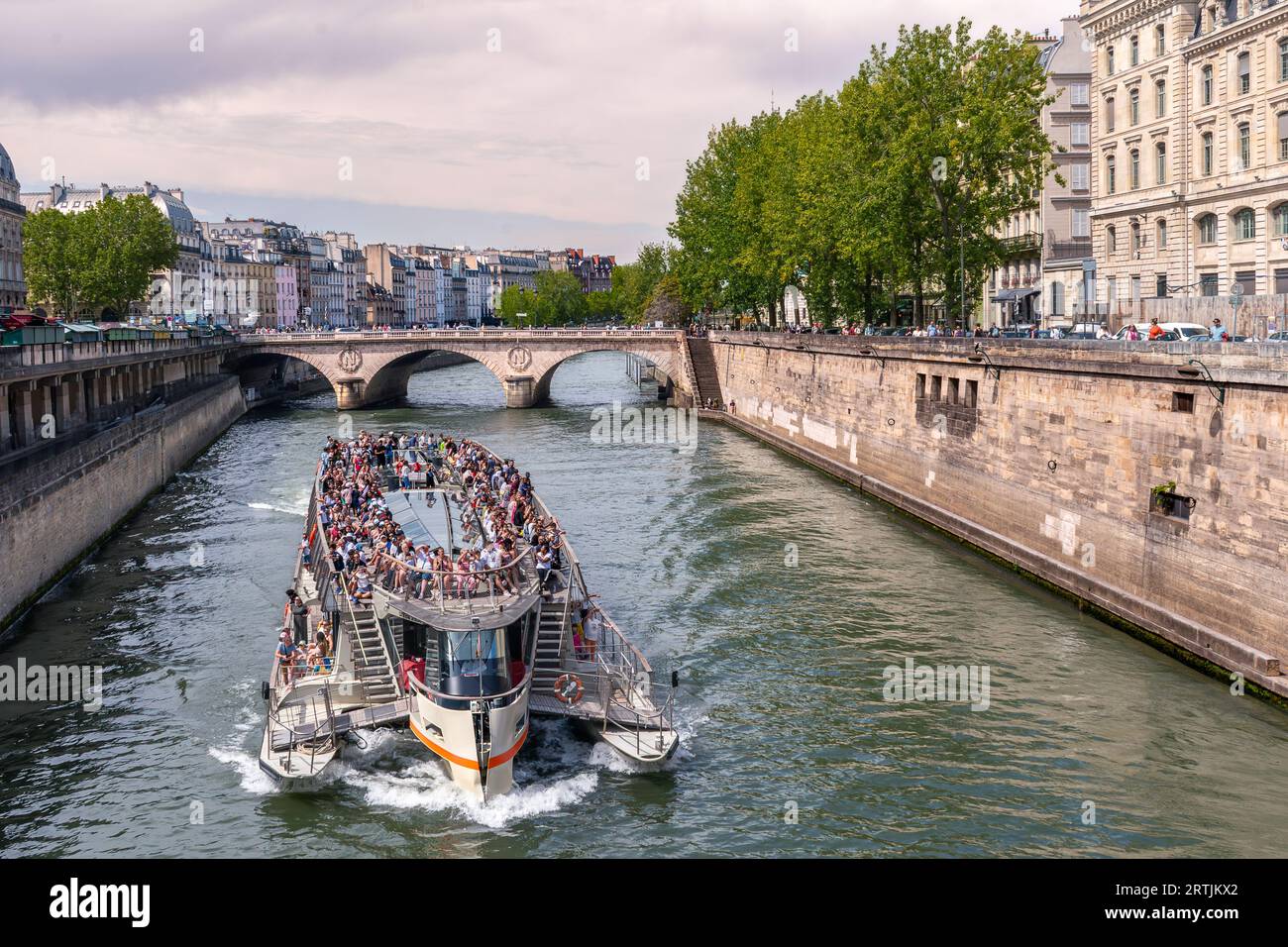 Bateau mouche sightseeing seine river cruise boat hi-res stock ...