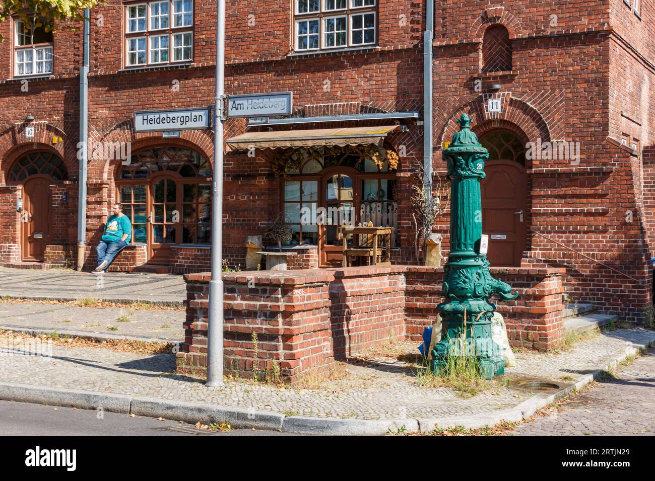 Street water pump hi-res stock photography and images - Alamy