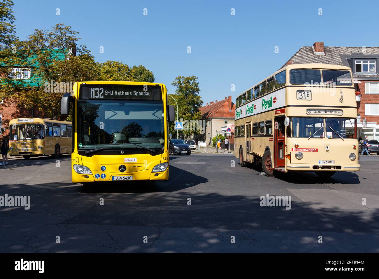 Oldtimer Bus Berlin 2024 , Oldtimerbus-vermietung: in Berlin – OKZAA