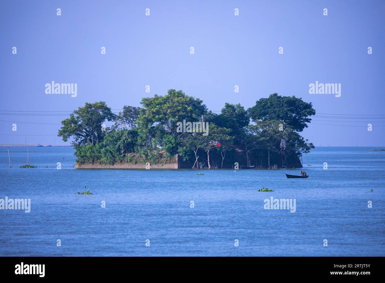 A floating village on the Nikli Haor in Kishorganj, Bangladesh Stock ...