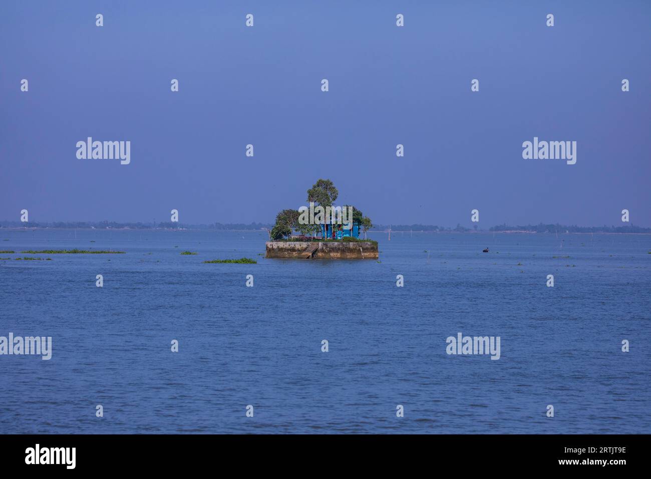 A floating village on the Nikli Haor in Kishorganj, Bangladesh Stock ...