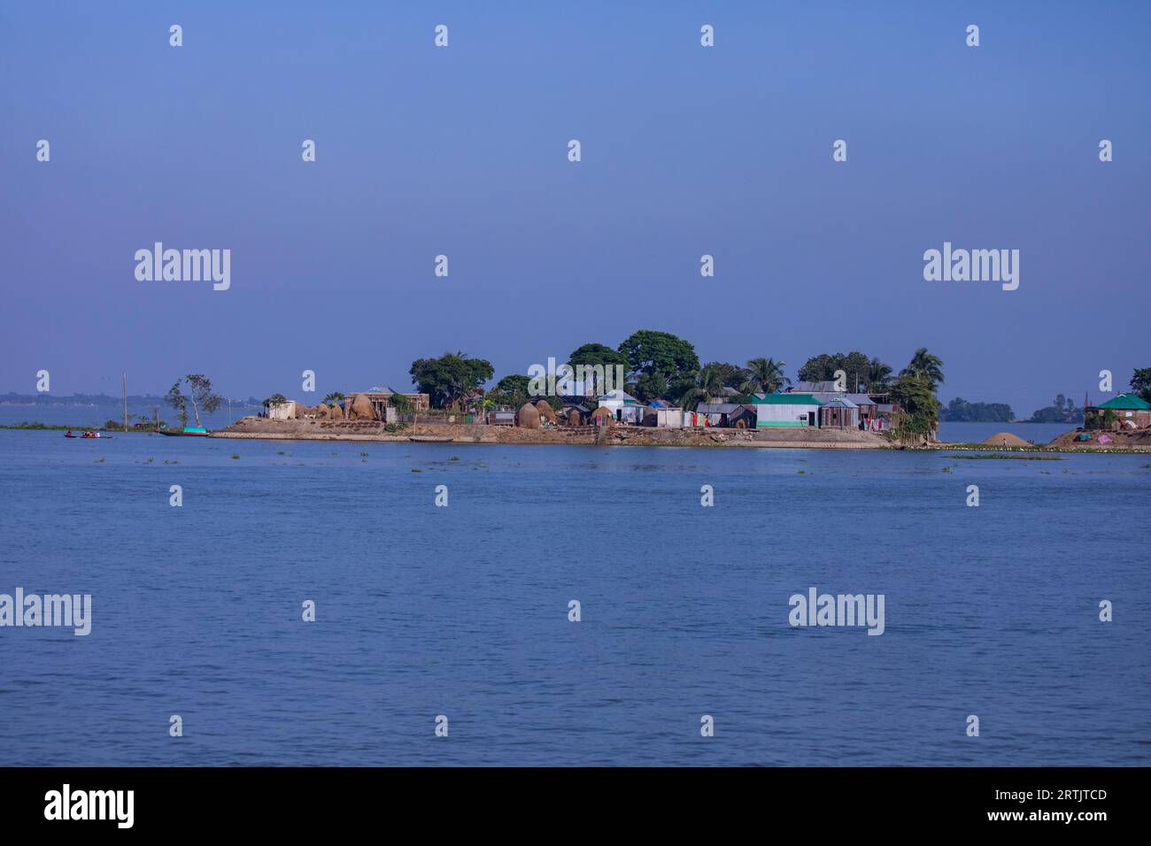 A floating village on the Nikli Haor in Kishorganj, Bangladesh Stock ...