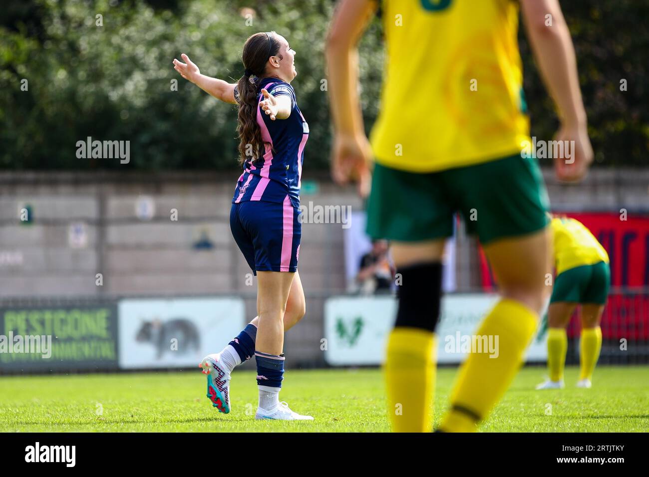Summer Roberts (9 Dulwich Hamlet) during the L&SERWFL game between ...