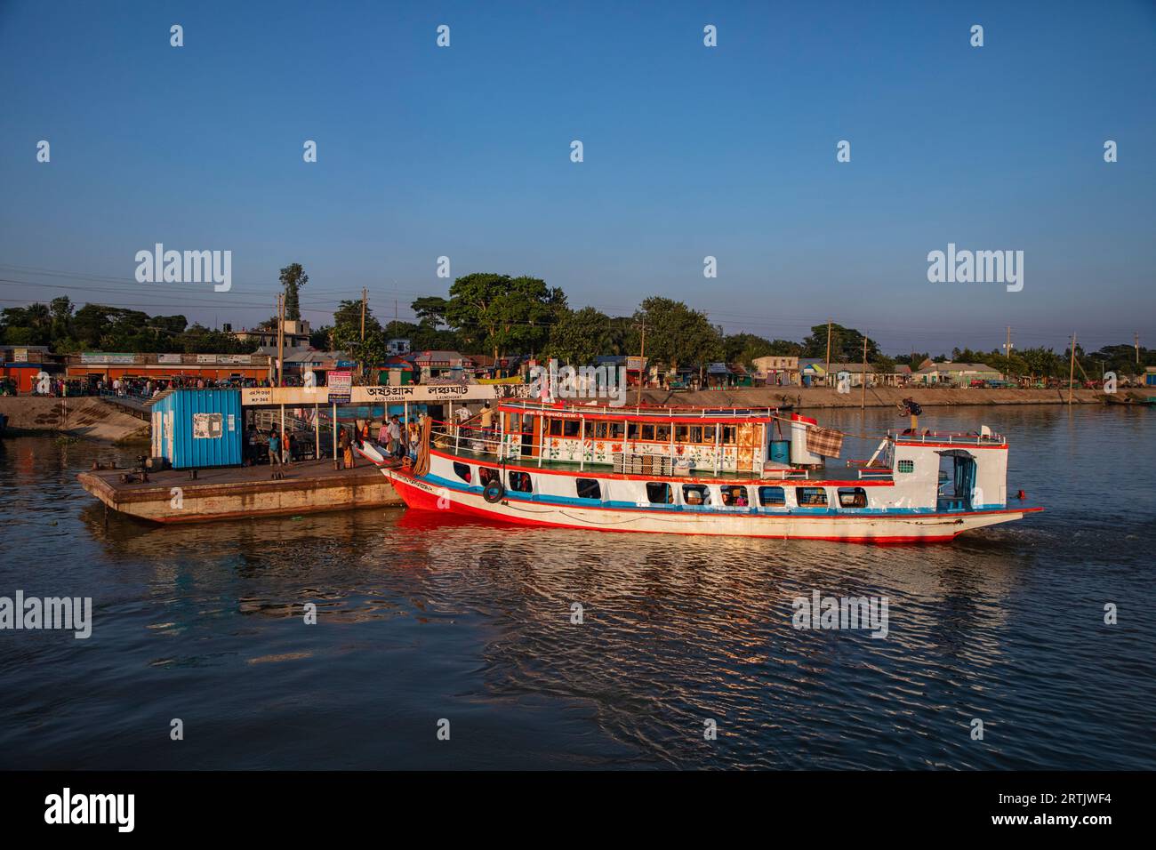 Large passenger vessel boat hi-res stock photography and images - Alamy