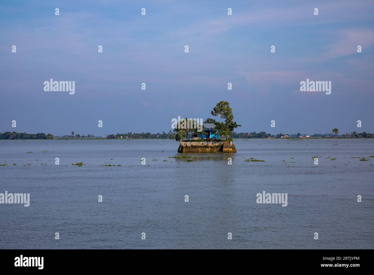 A floating village on the Nikli Haor in Kishorganj, Bangladesh Stock ...