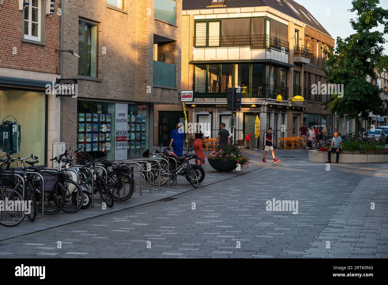 Pedstrian zone hi-res stock photography and images - Alamy