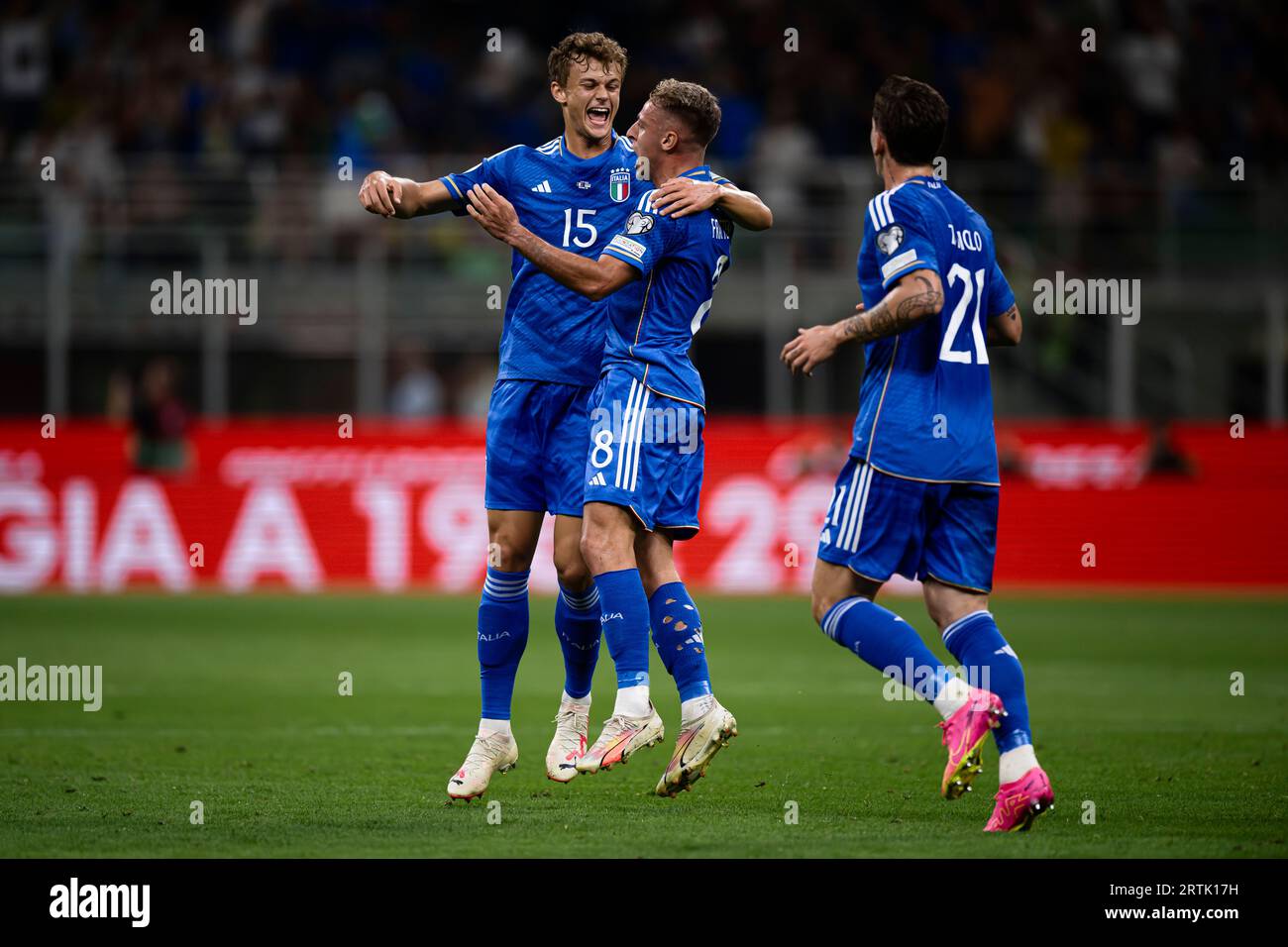 Davide Frattesi of Italy celebrates with teamamtes after scoring the ...