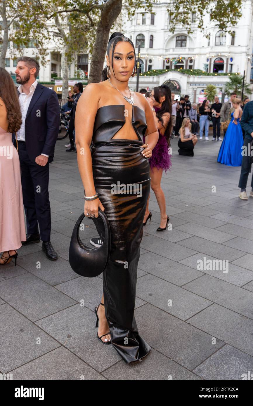 Snoochie shy hi-res stock photography and images - Alamy