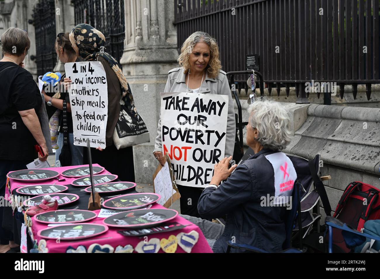 1 in 4 low income mothers hi-res stock photography and images - Alamy