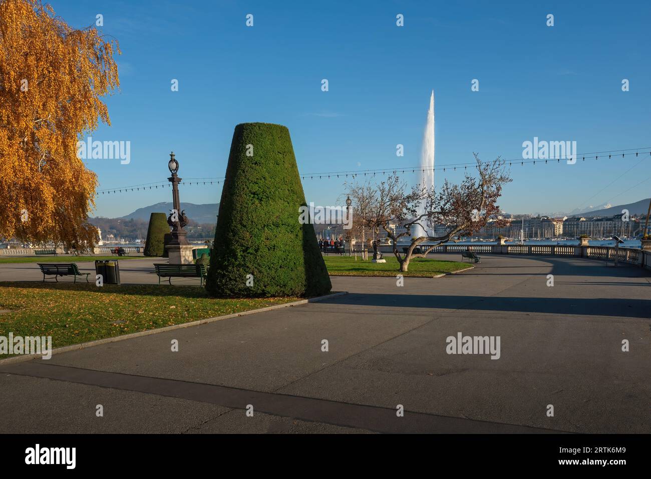 Rotonde du Mont-Blanc with Lake Geneva and Jet dEau - Geneva, Switzerland Stock Photo - Alamy