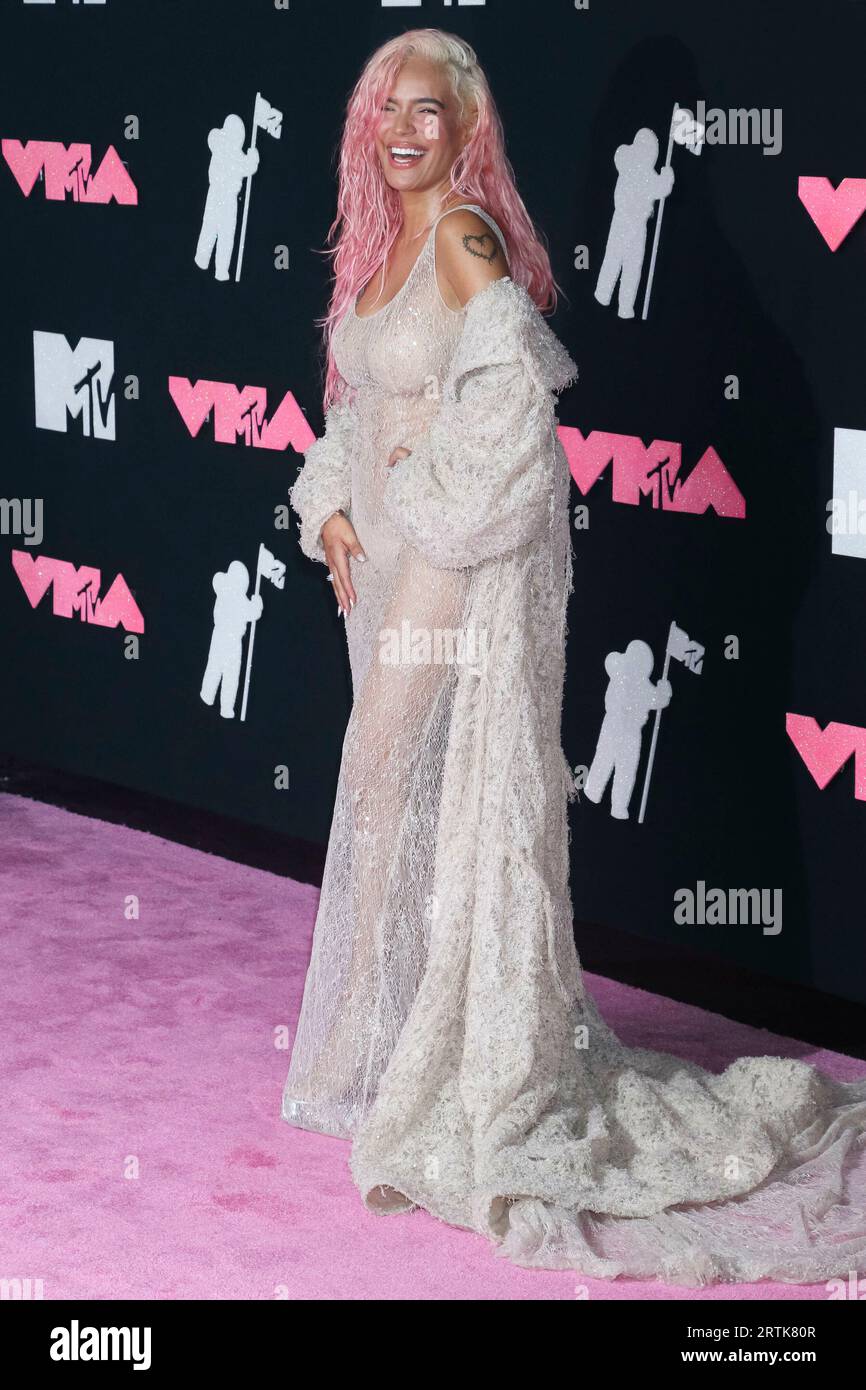 Karol G arrives on the pink carpet of the 2023 MTV Video Music Awards ...