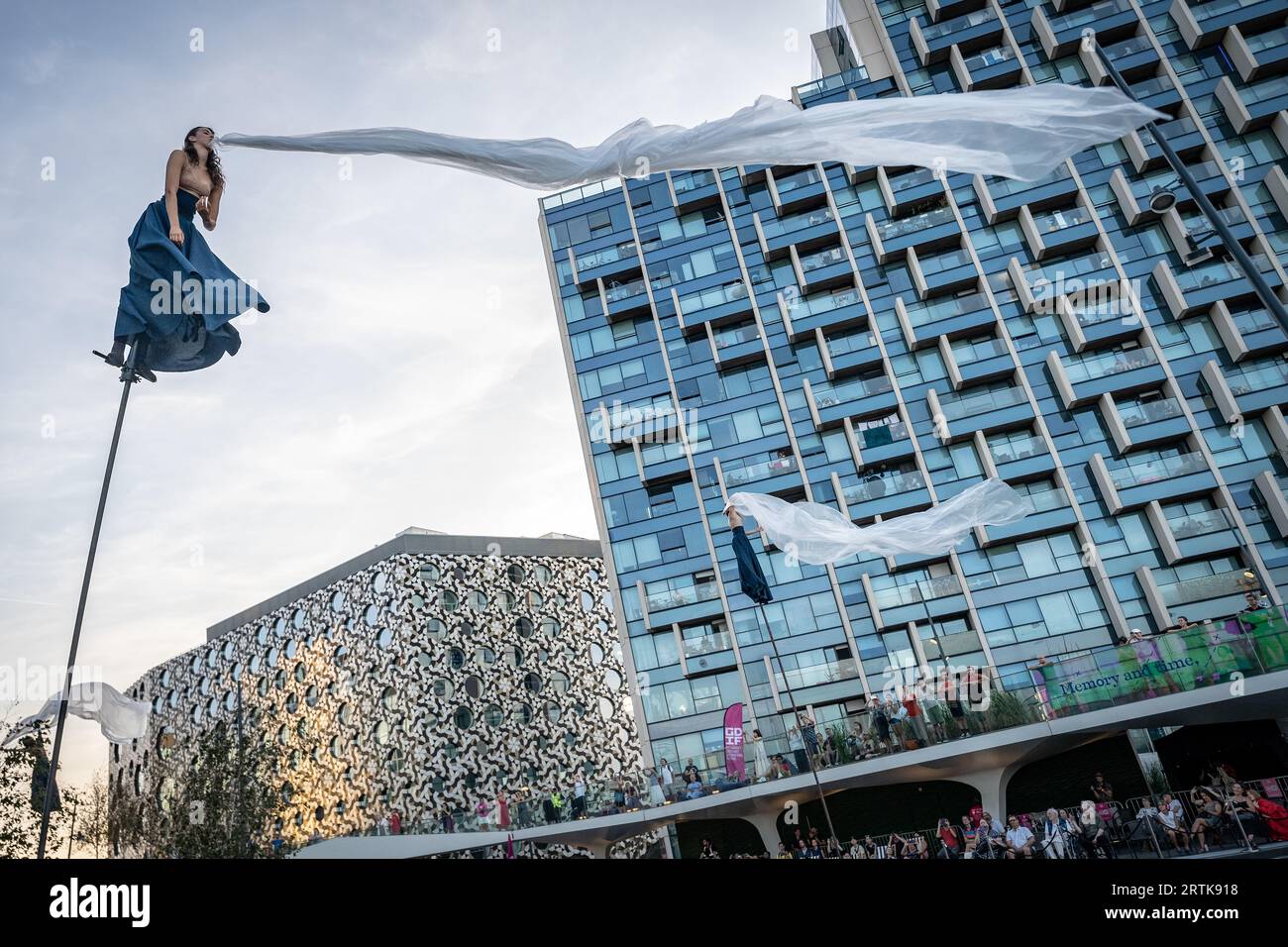 Ariel dancers hi-res stock photography and images - Alamy