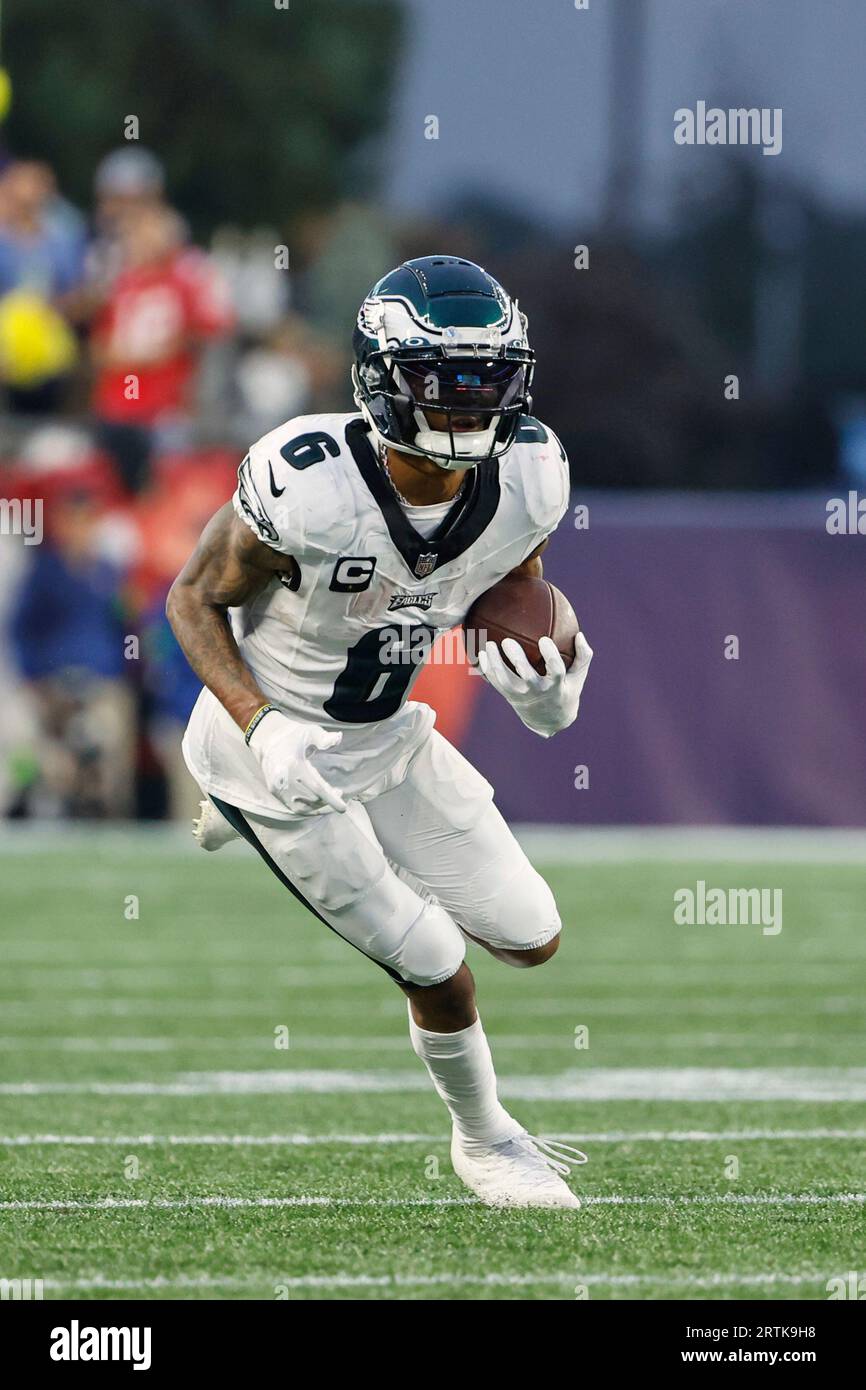 Philadelphia Eagles' DeVonta Smith runs after a catch against the New ...