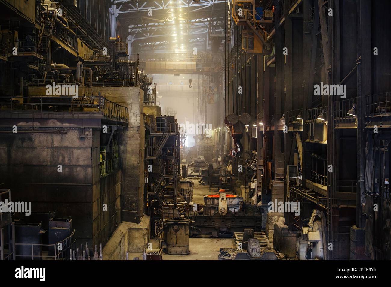 Iron casting at the foundry at metallurgical factory Stock Photo - Alamy