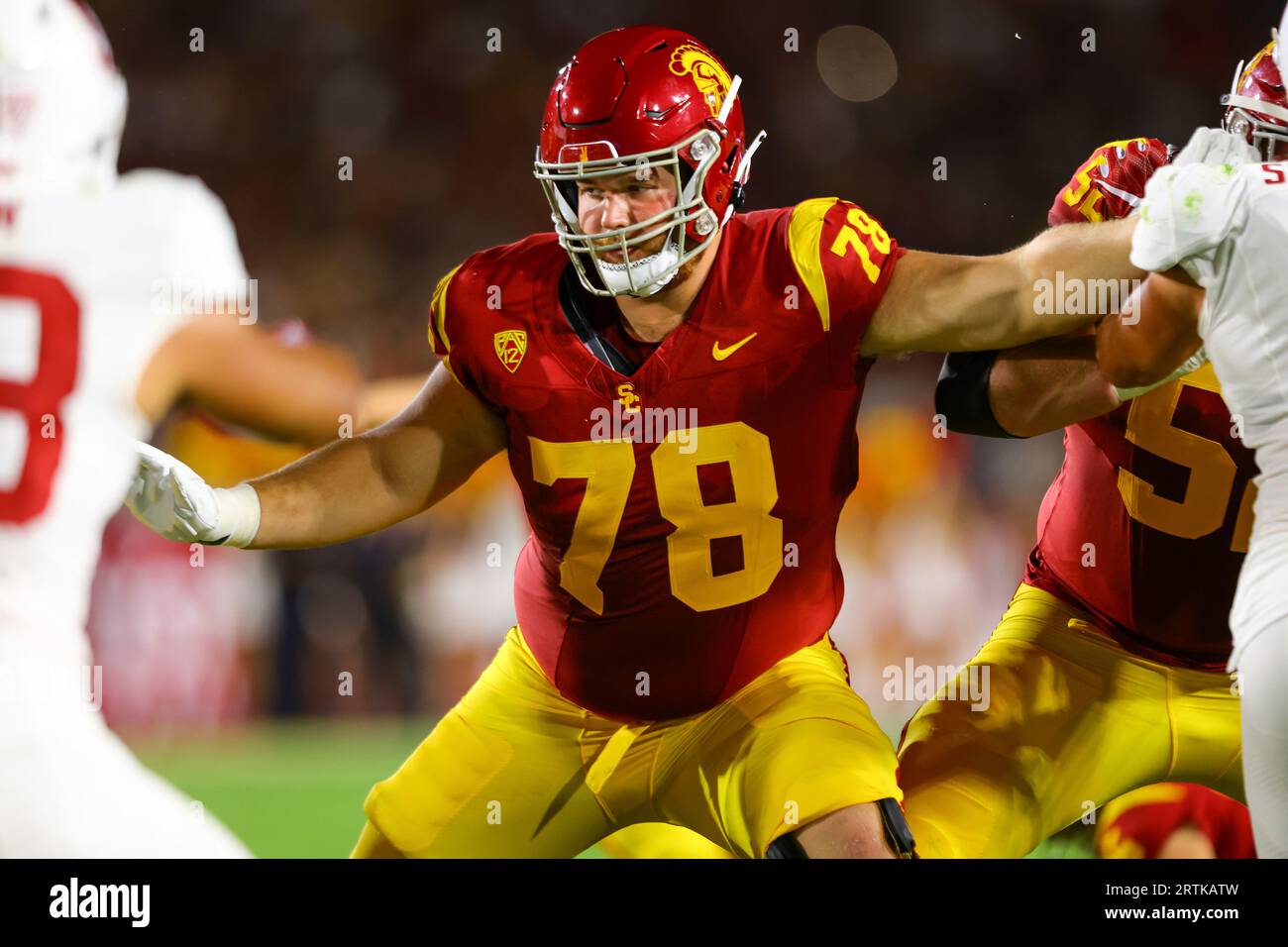 LOS ANGELES, CA - SEPTEMBER 09: USC Trojans offensive lineman Andrew ...