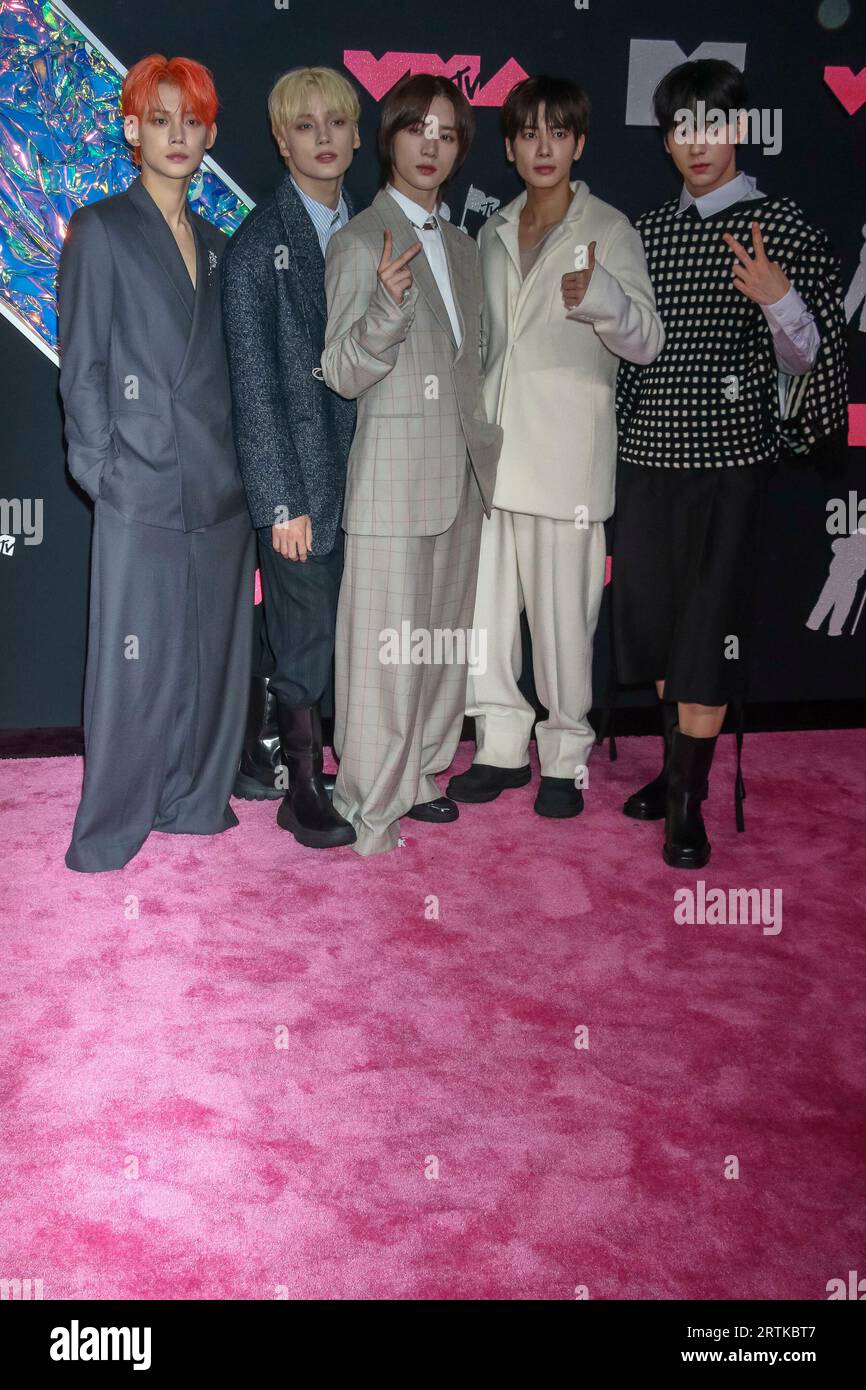 Tomorrow X Together arrive on the pink carpet of the 2023 MTV Video ...