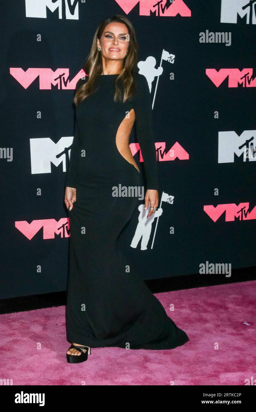 Nelly Furtado arrives on the pink carpet of the 2023 MTV Video Music ...