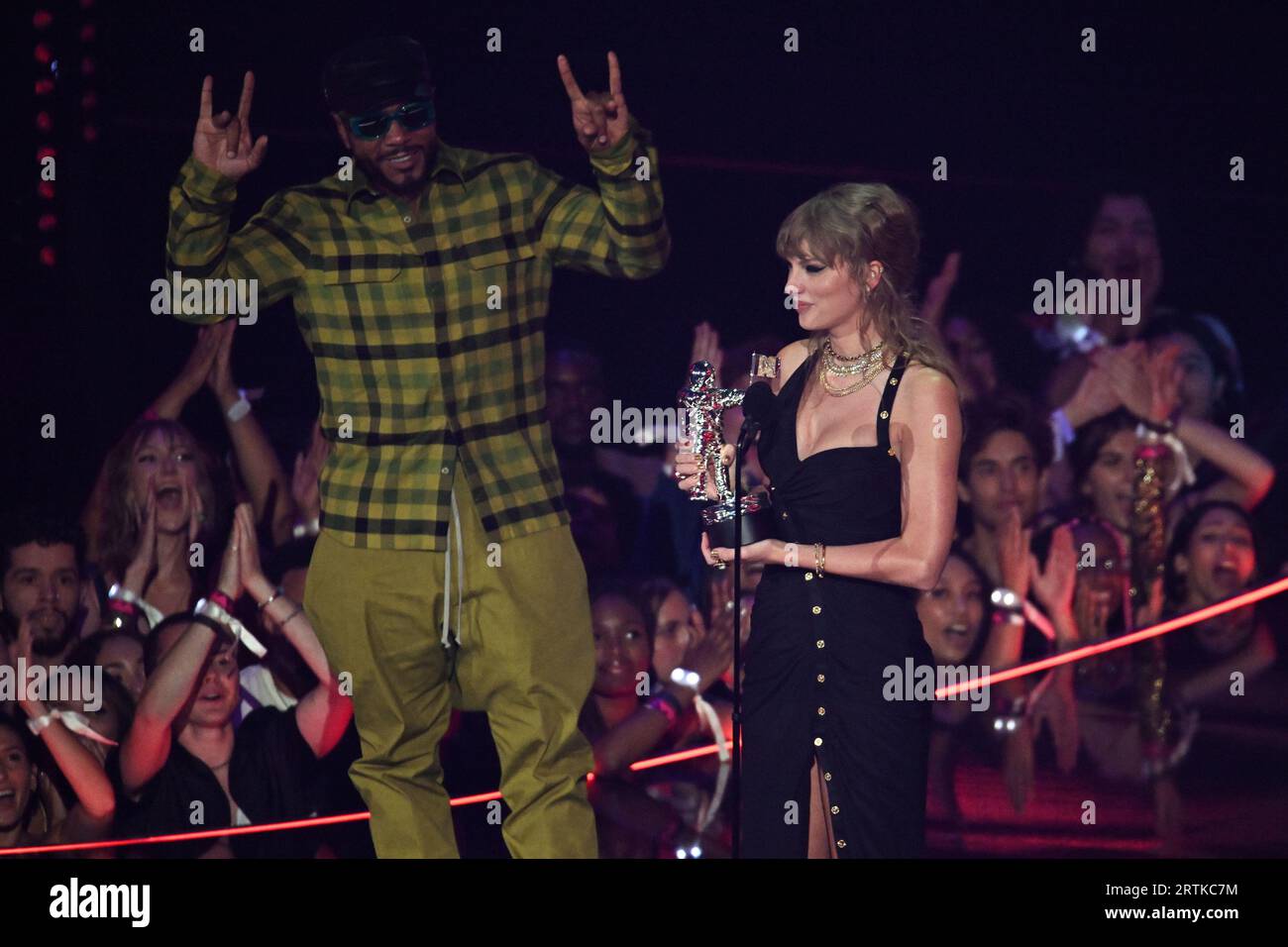 Newark, USA. 12th Sep, 2023. Taylor Swift accepts the Song of the Year ...