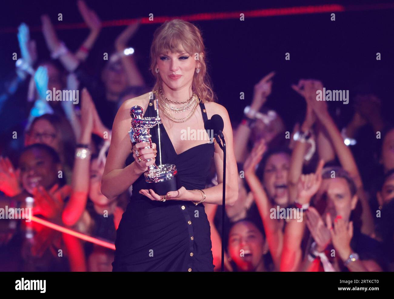 Taylor swift 2023 mtv hi-res stock photography and images - Alamy