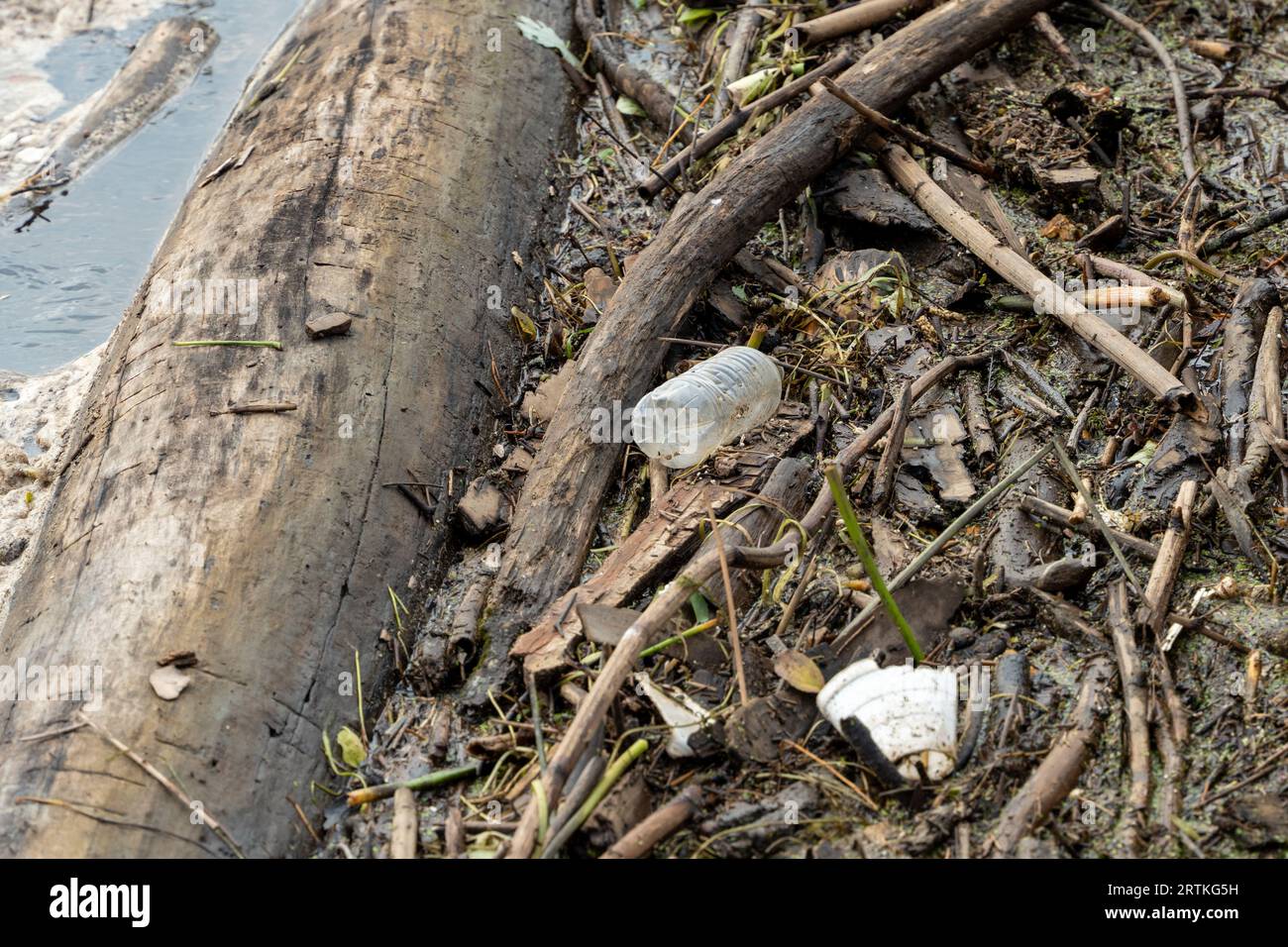 Littered dock hi-res stock photography and images - Alamy