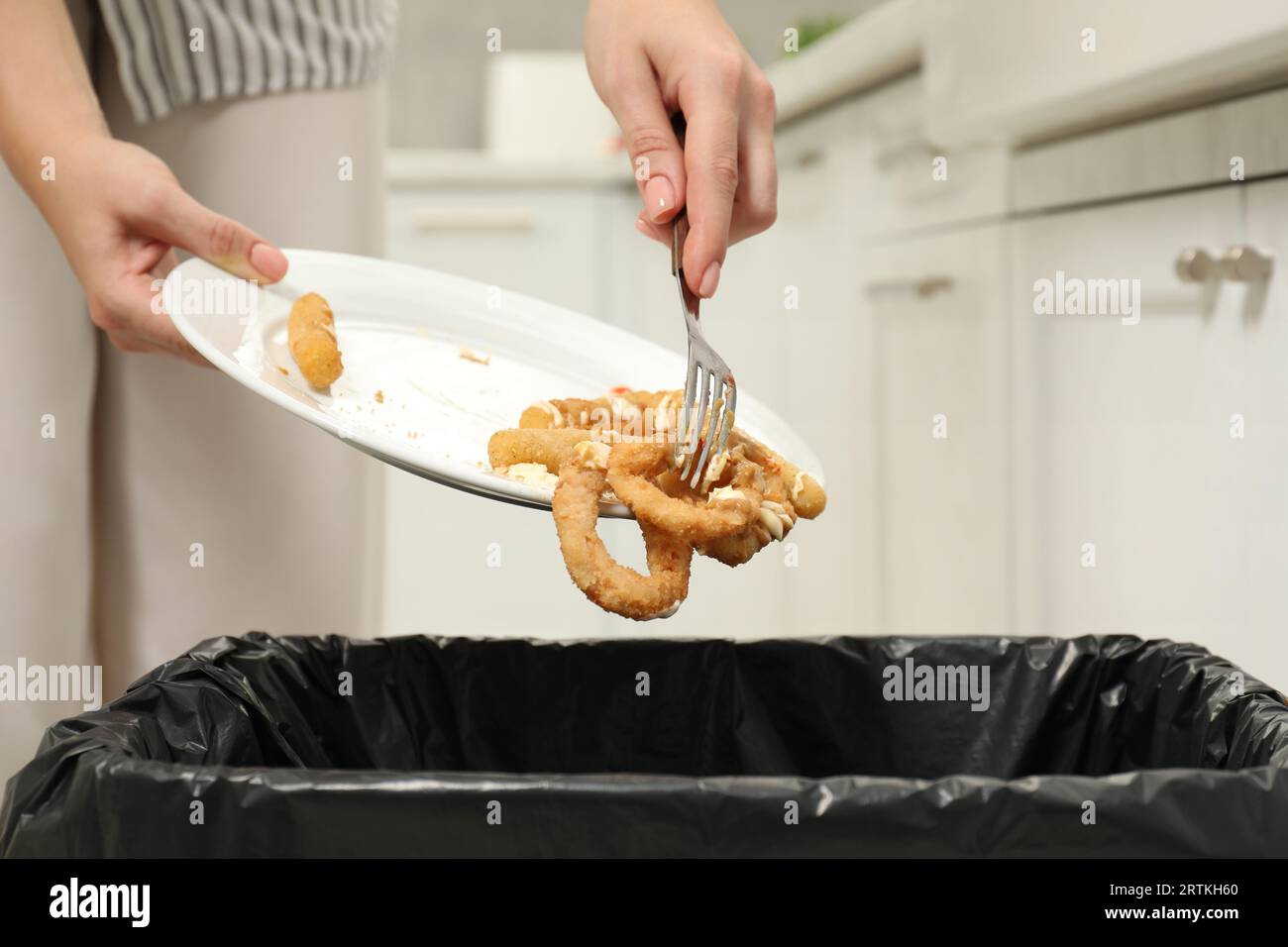 Woman with onion rings hi-res stock photography and images - Alamy