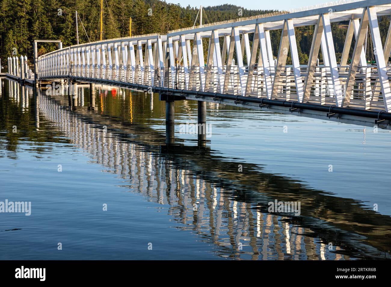 WA23600-00...WASHINGTON - Gangway out to the Deception Pass State Parks ...