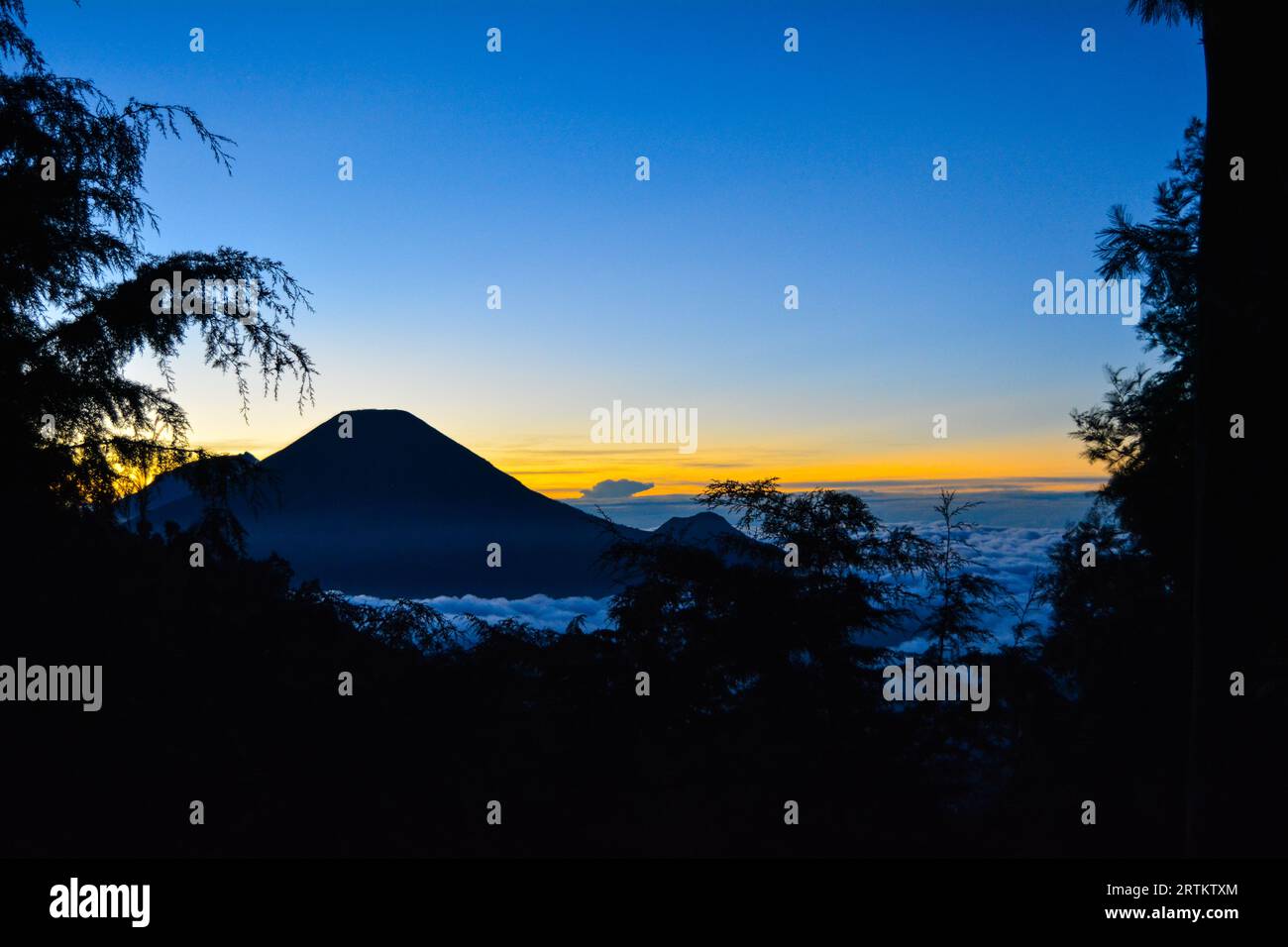 The view of Mount Prau before sunrise is very beautiful Stock Photo - Alamy
