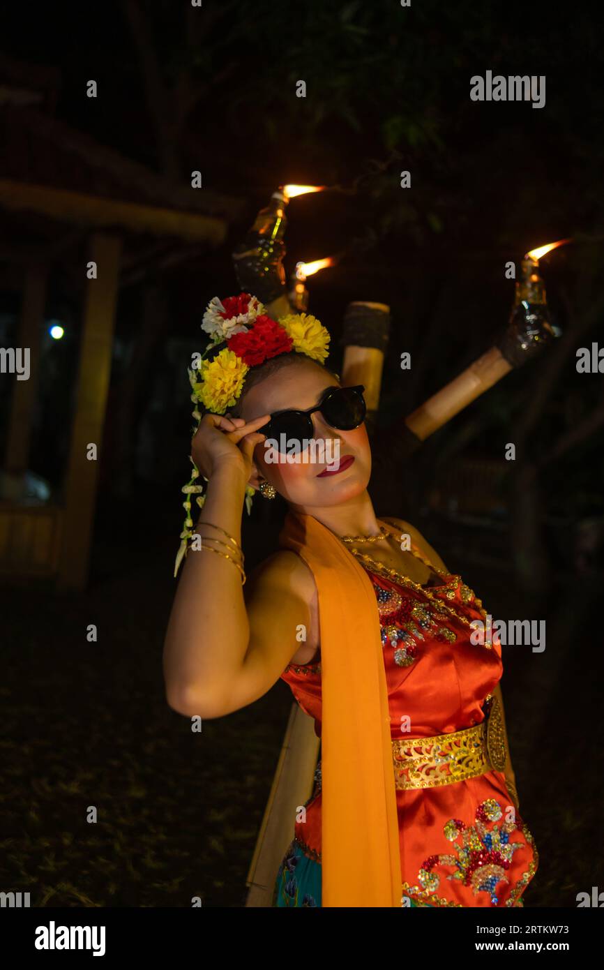 Asian dancer hi-res stock photography and images - Alamy